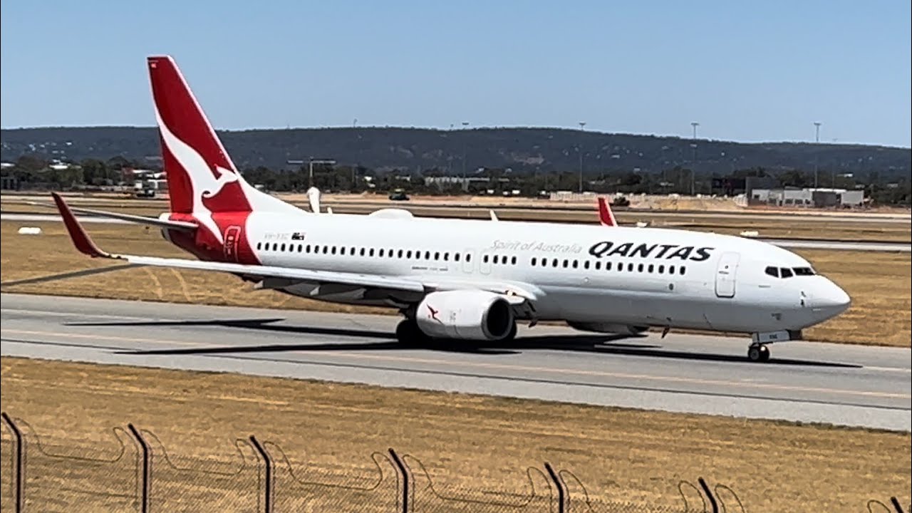 Qantas QF938 Take Off Perth Airport - YouTube