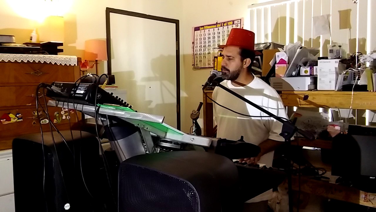 Frio de ausencia. Samuel Renteria y su estación musical. - YouTube