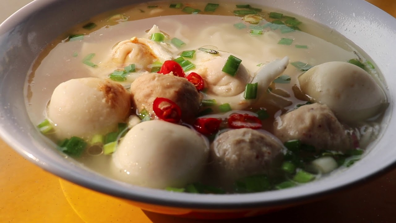 Zion Riverside Food Centre – Singapore hawker food - YouTube