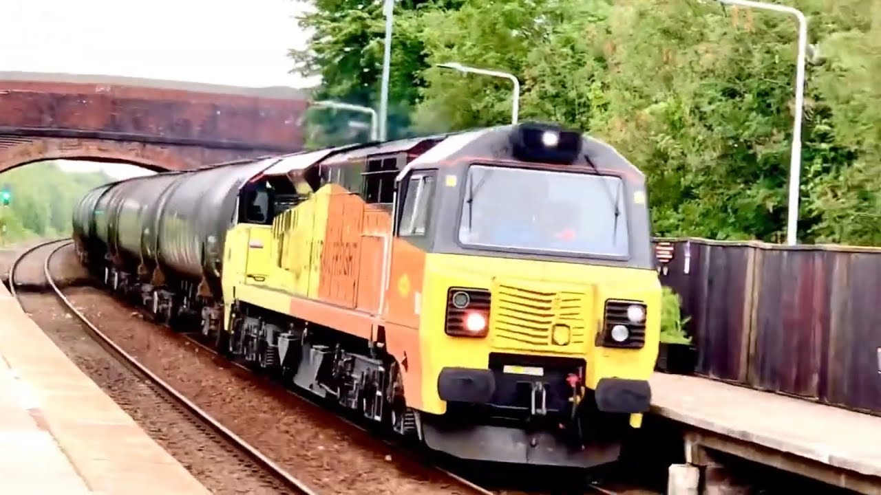 Colas Rail Freight 70809 Bitumen Empties - YouTube