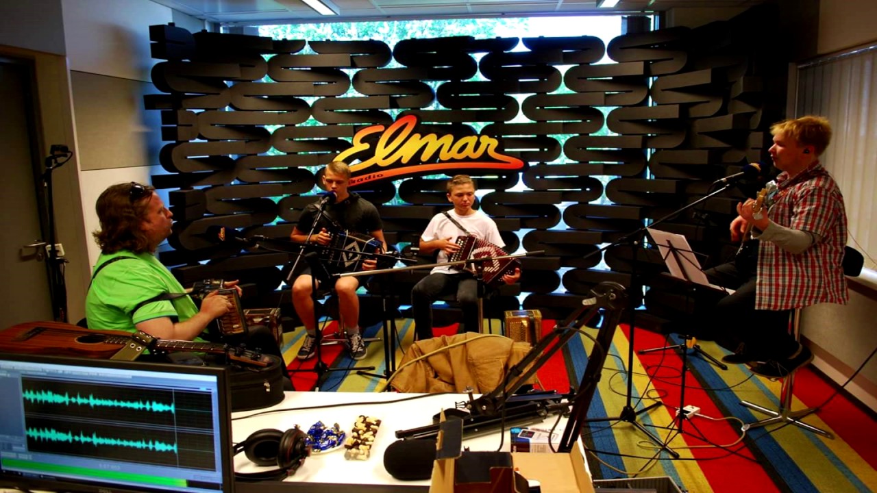 LÕÕTSAVÄGILASED- Kaks Peiut (Raadio Elmar LIVE) - YouTube