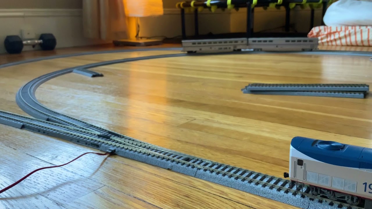 HO scale wheel slip + cat by my SD-39 - YouTube