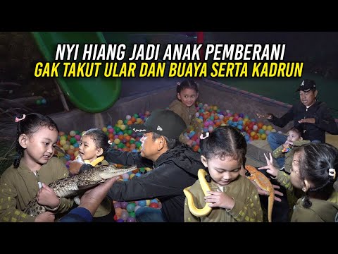 WOW ! NYI HYANG BERANI PEGANG ULAR DAN BUAYA | GAK TAKUT BIAWAK DAN KADAL GURUN