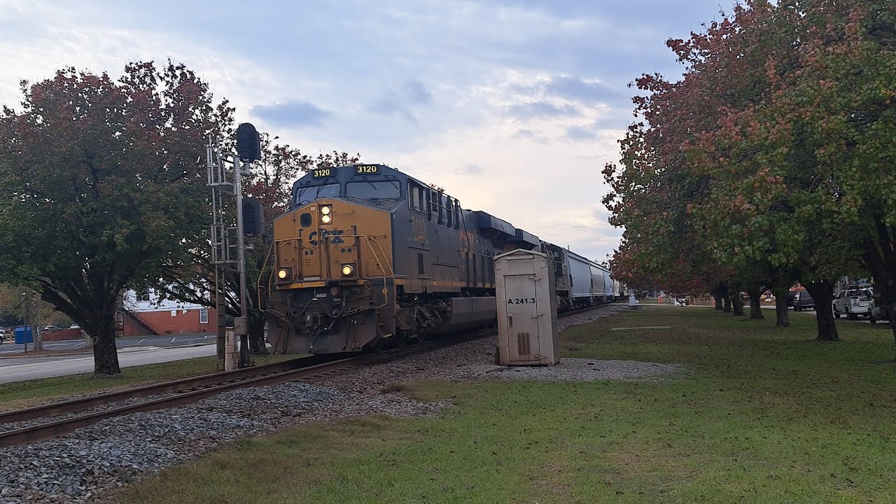 M422-25 Heading North With CSX # 3120 Leading Slamming the Diamond ...