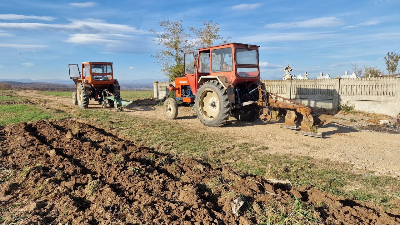 2×Tractor-vlog-u650+2×Plug-pp4-La arat cu ambele tractoare pentru ...