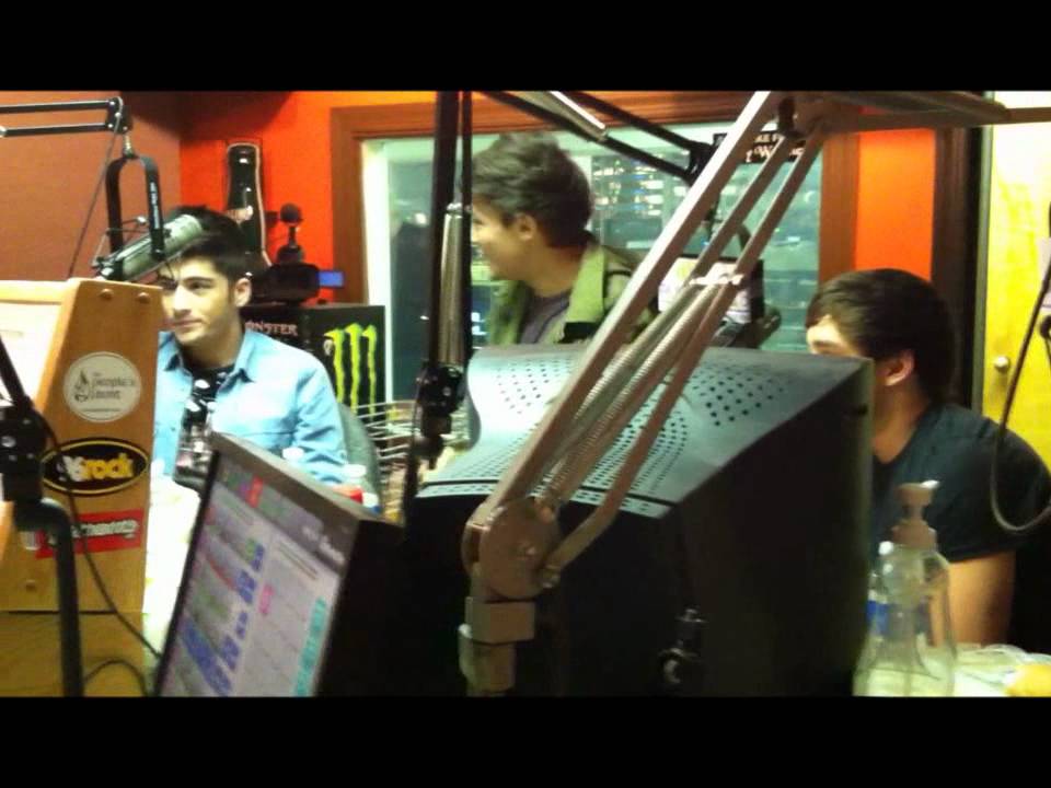 Pulse 102 with One Direction - YouTube
