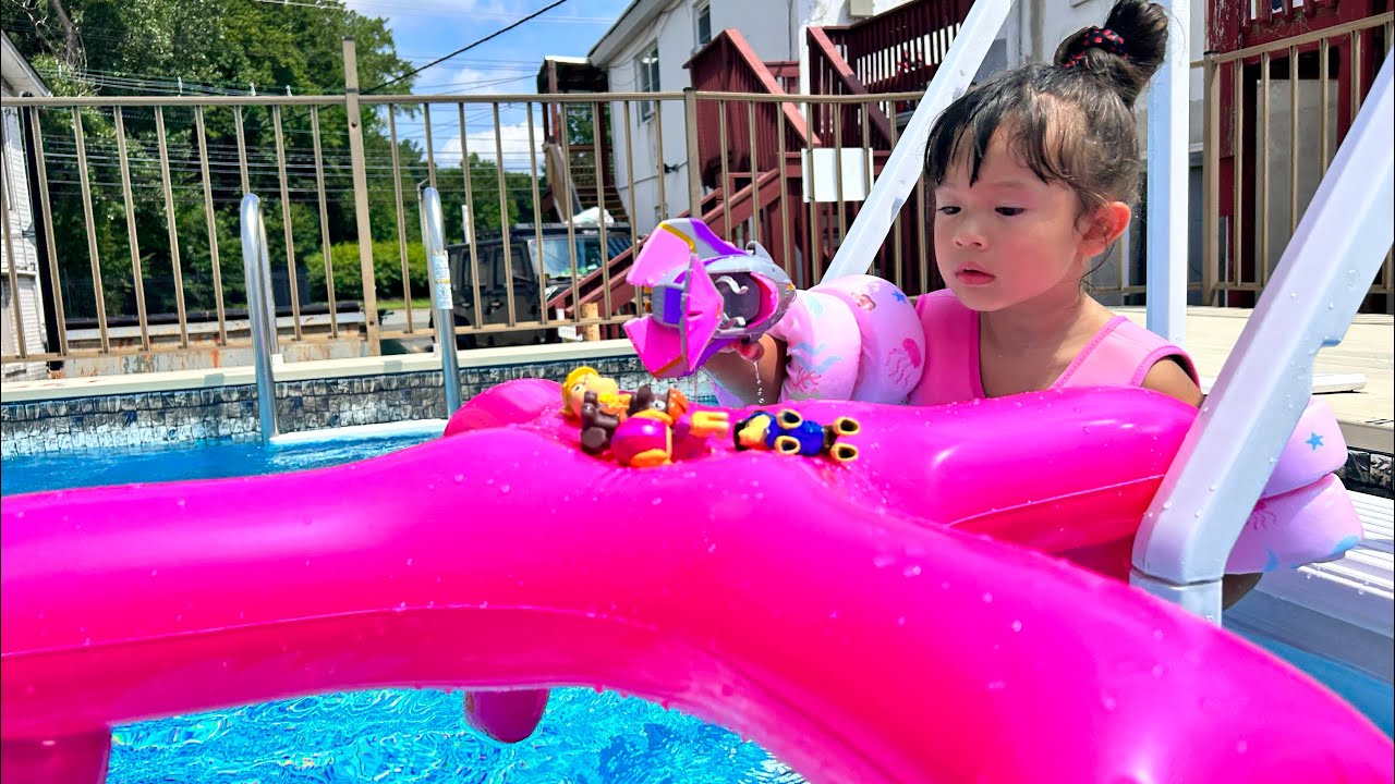 Paw Patrol Pool Party - YouTube