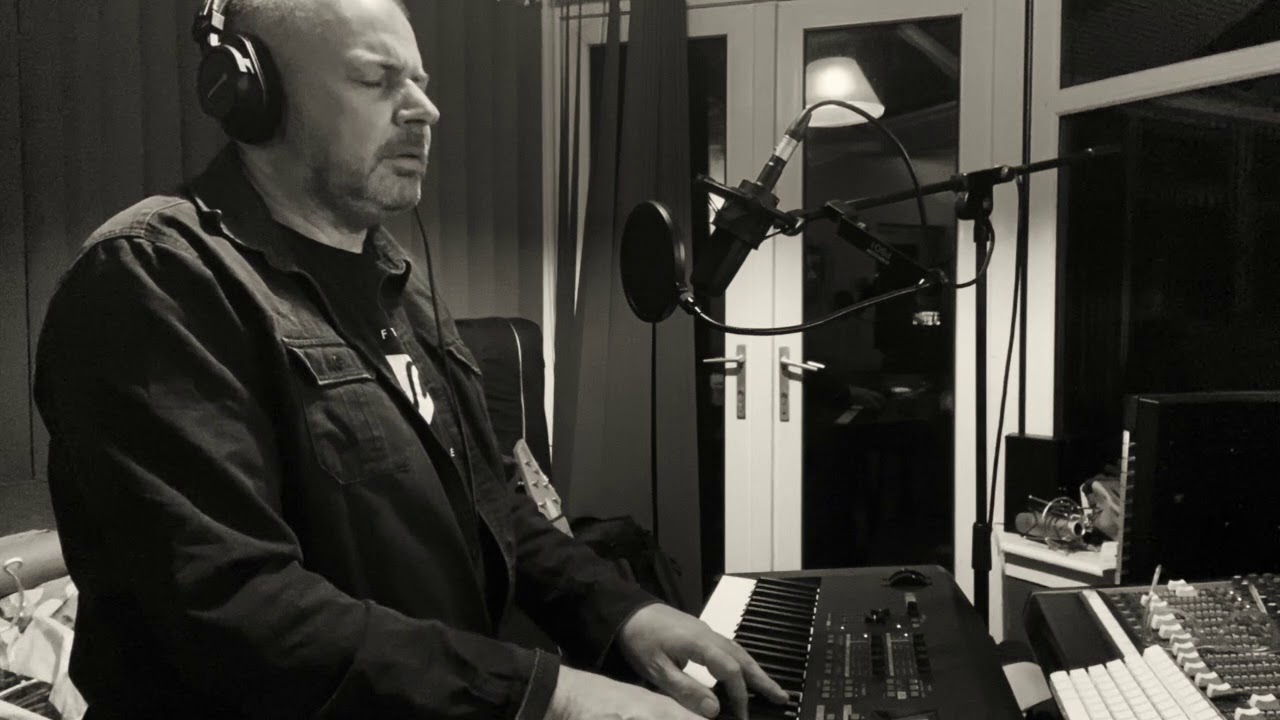 Covid Cover #3 - "Easter Parade" (The Blue Nile) by Ali Napier - YouTube