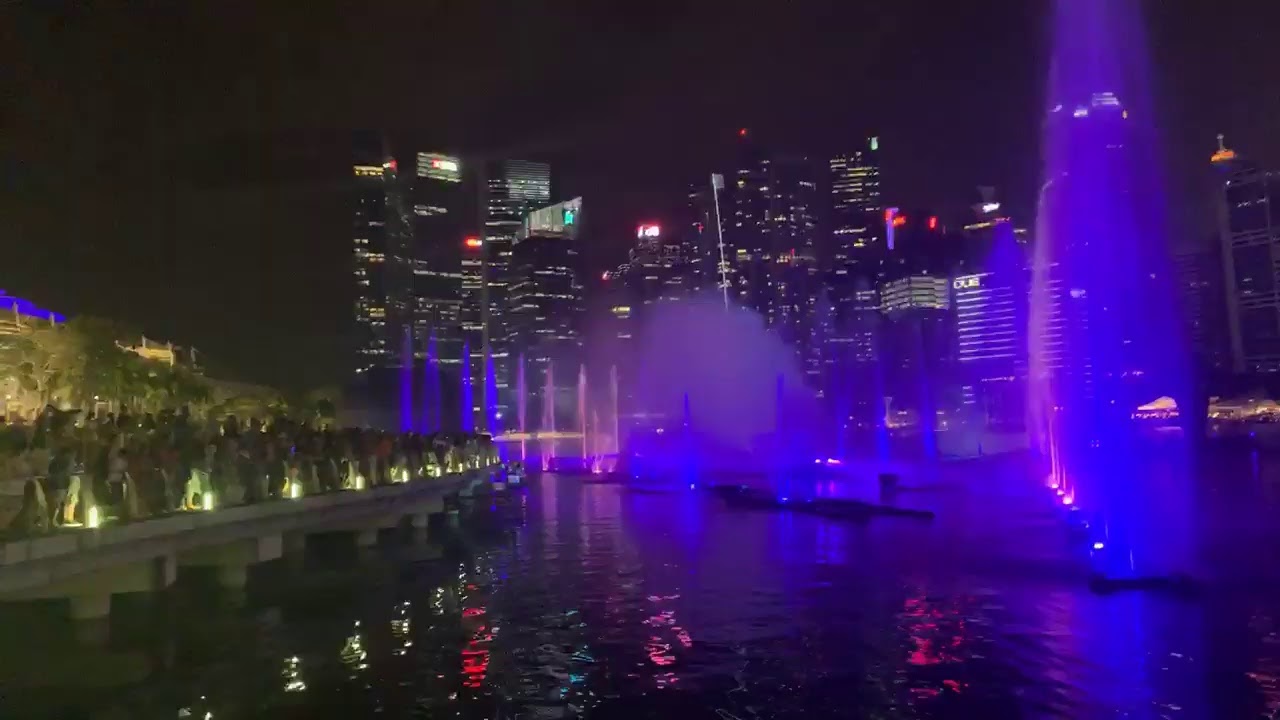 Light spectra show at MBS Singapore - YouTube