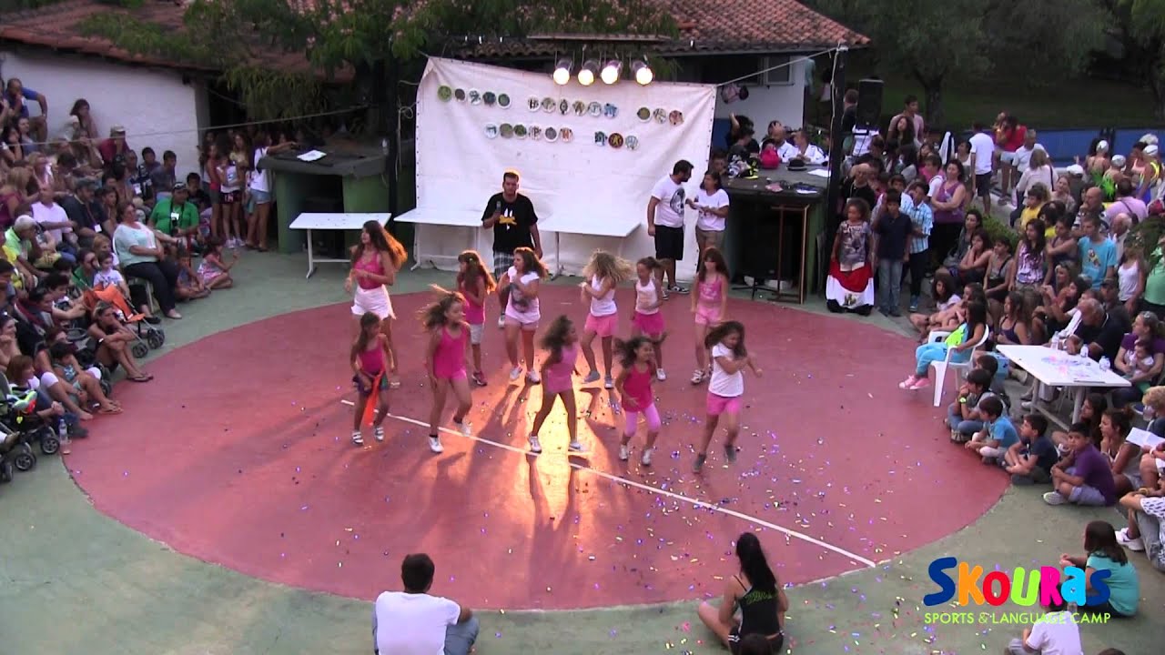Skouras camp: Τα μικρά μας κορίτσια χορεύουν Zumba - YouTube