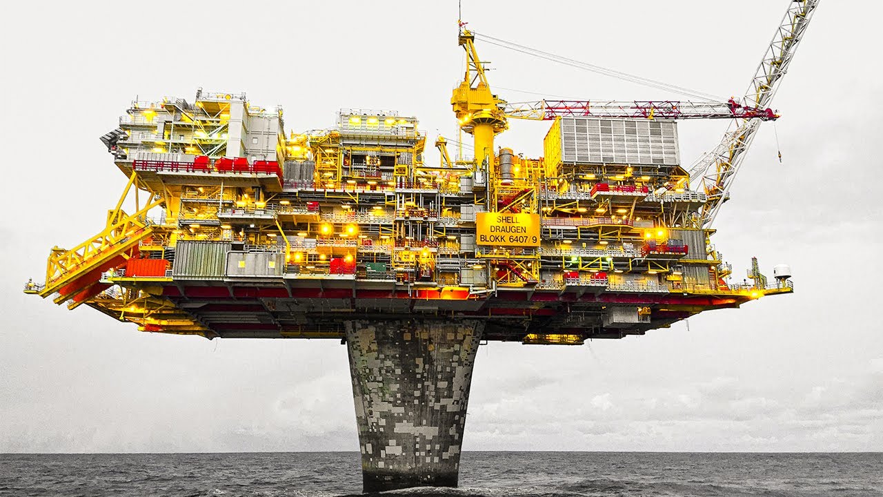 Life inside the BIGGEST oil platform in the middle of the ocean - YouTube