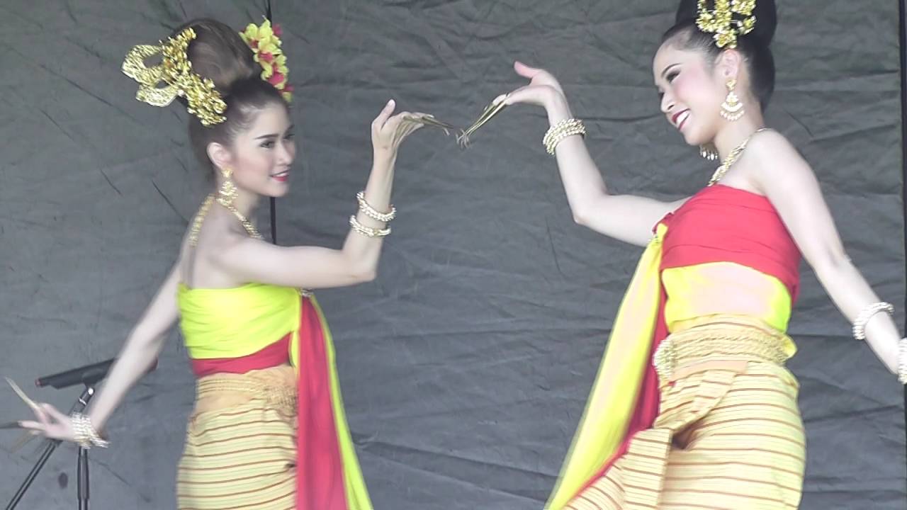 Fawn Lep ฟ้อนเล็บ Fingernail Dance (Adults) at the Basingstoke Thai ...