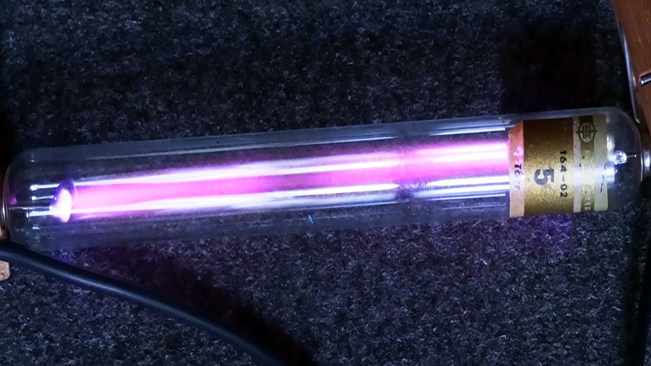 Powering a Crookes Tube/How Roentgen discovered X-rays - YouTube