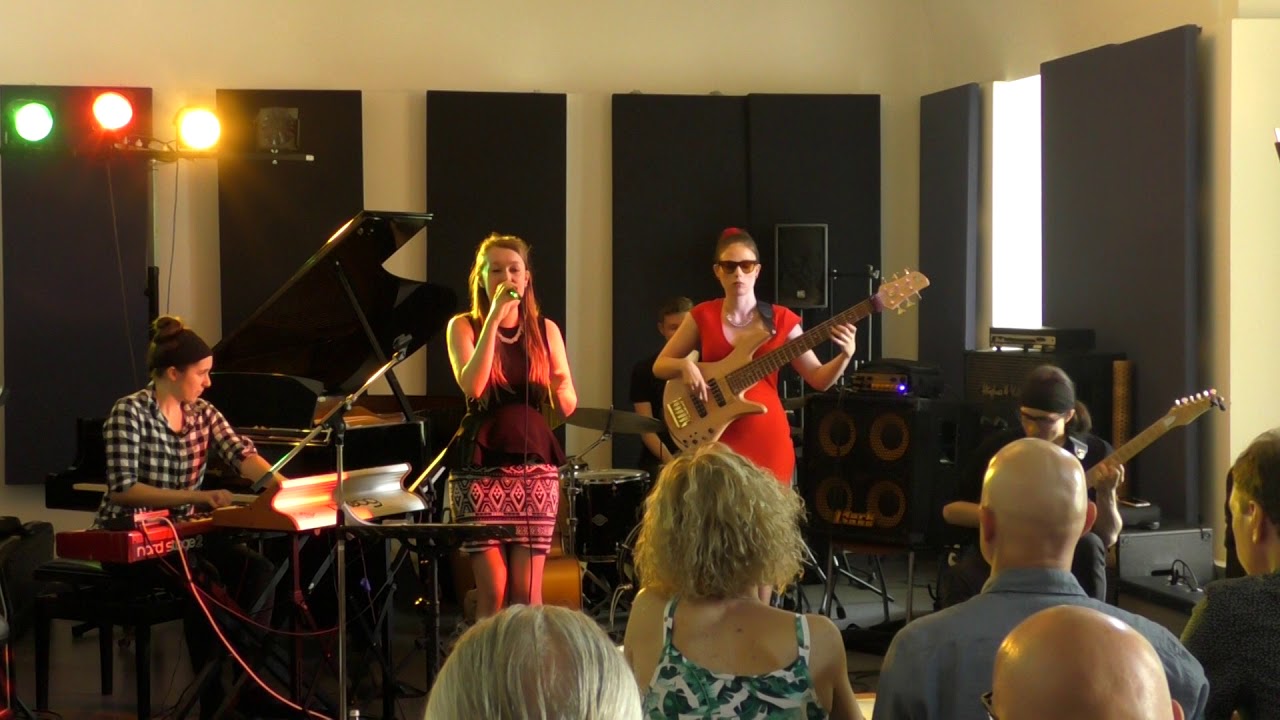 Ciara Moser, Baby von Dirty Loops - YouTube