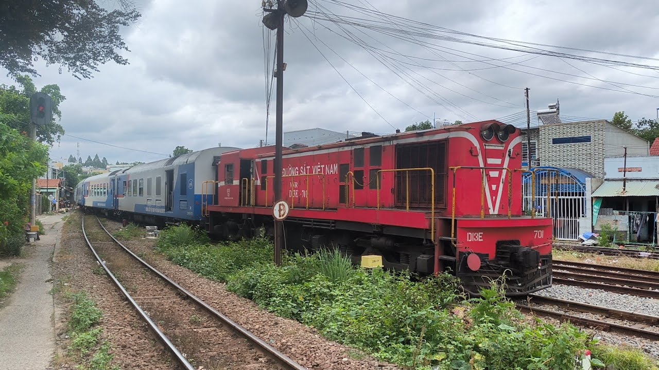 [14-07-2024] D19E-938 kéo tàu khách SSE22 rời ga Biên Hòa kép máy D13E ...