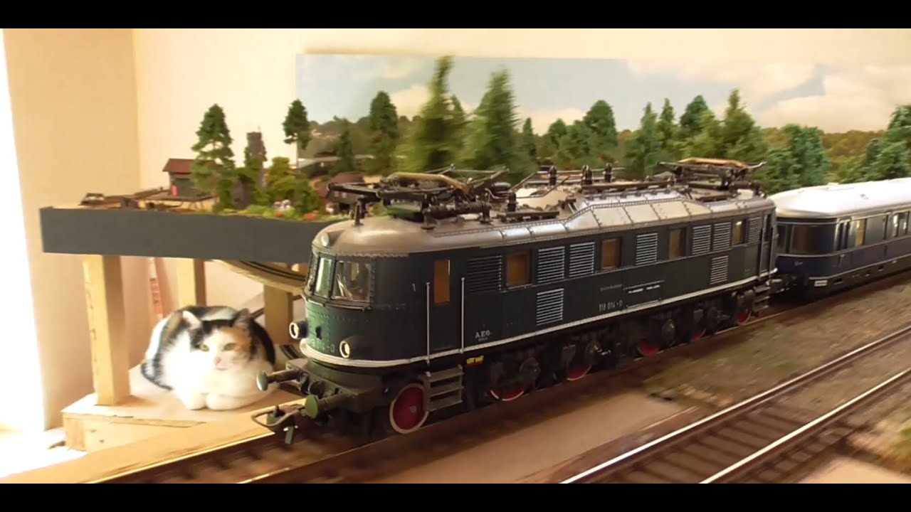 Rundfahrten mit der Roco E18, BR118, BR218 ...... - YouTube