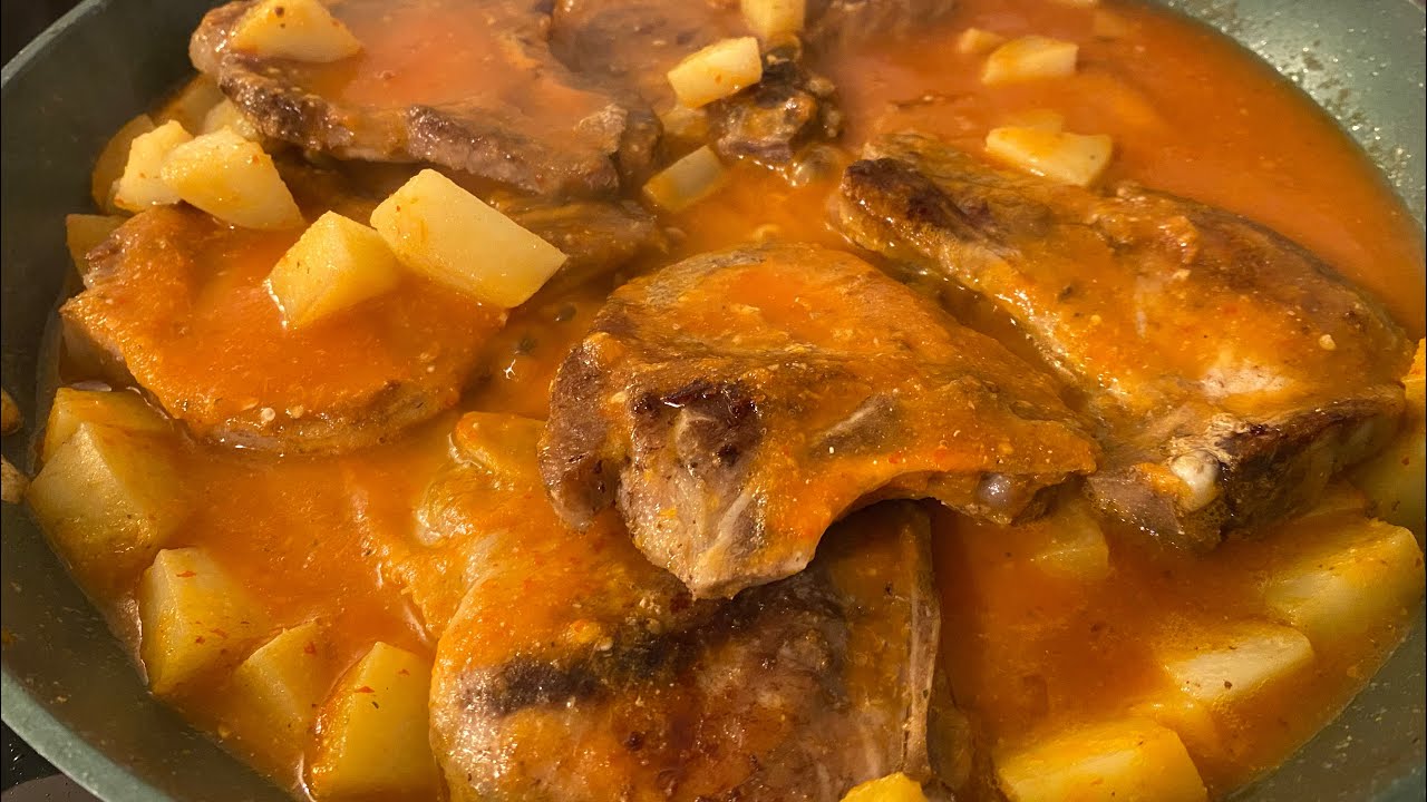 CHULETAS DE PUERCO CON PAPAS EN SALSA ROJA | SALSA ROJA - YouTube