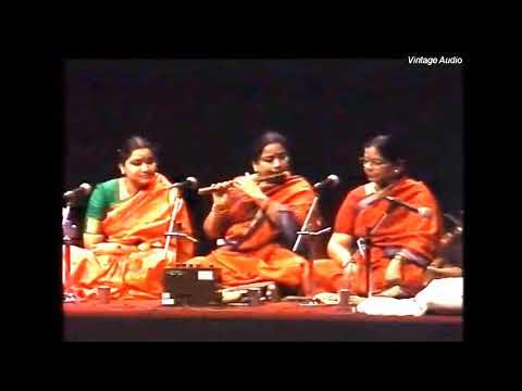 Sikkil Sisters~Sikkil Mala Chandrasekhar~Intha Sowkya~ Ragam Kapi - YouTube