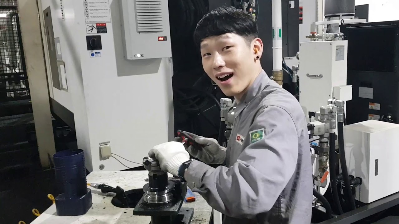 Korean CNC&MCT jobs vehicle parts - YouTube