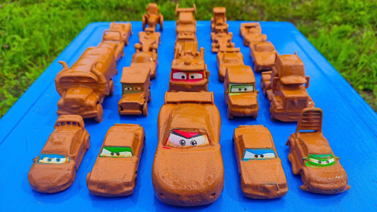 Disney Pixar Cars Various Cars Miniature cars roll down a calorful ...