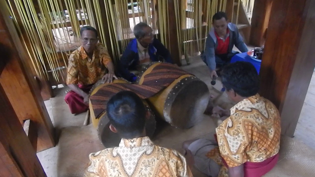 Ma' Gandang Toraja - YouTube