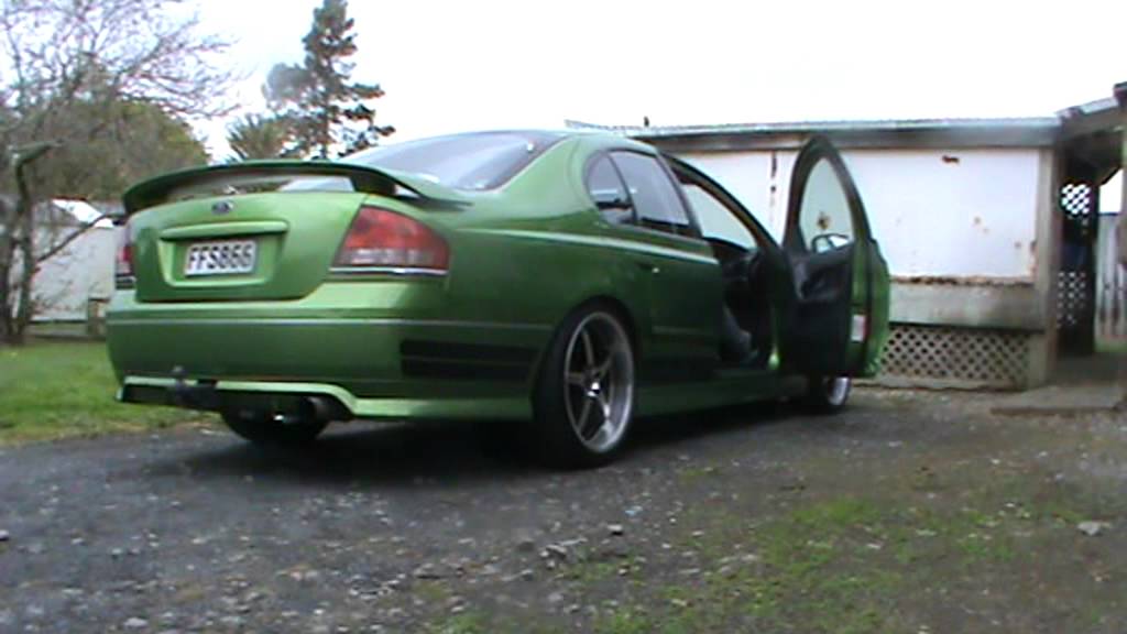 ba xr8 boss diy exaust - YouTube