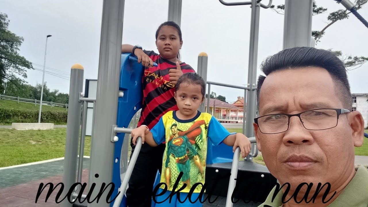 JALAN JALAN DI TAMAN PERMAINAN KANAK KANAK TERLETAK DI PASAR TATAU LAMA ...