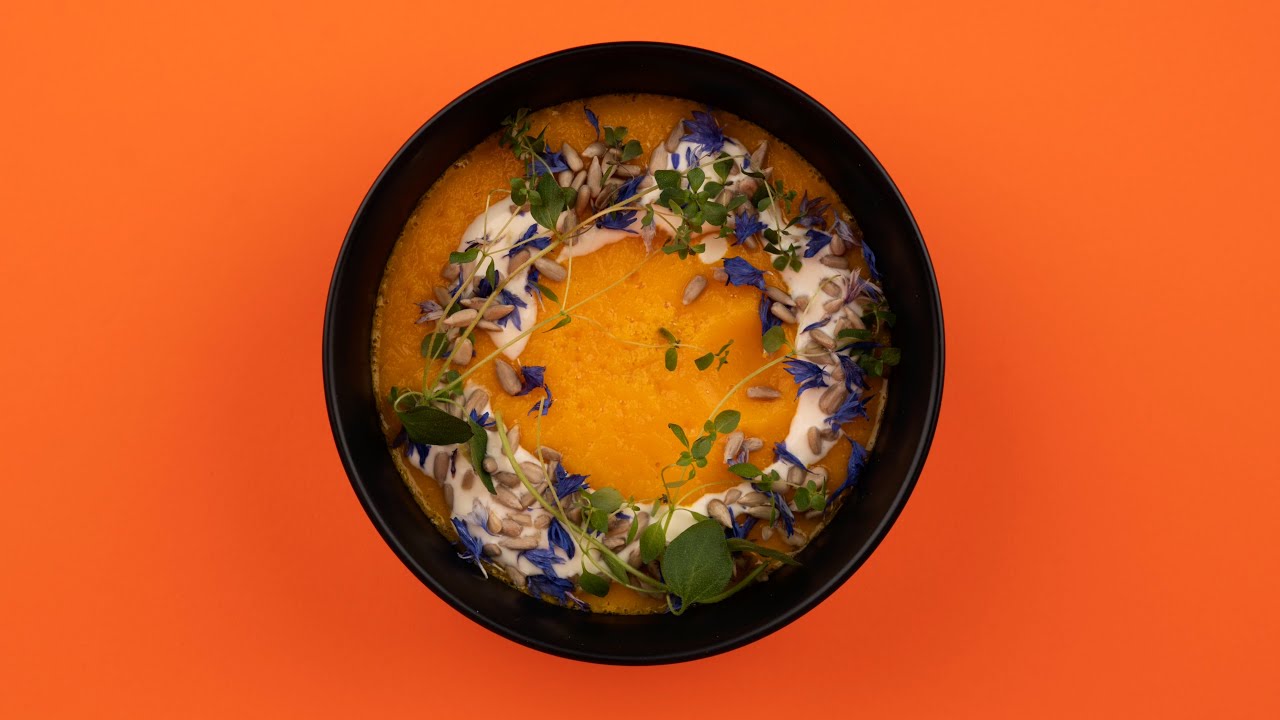 Slik lager du varm gulrotsuppe med Powerfuel XL blender - YouTube