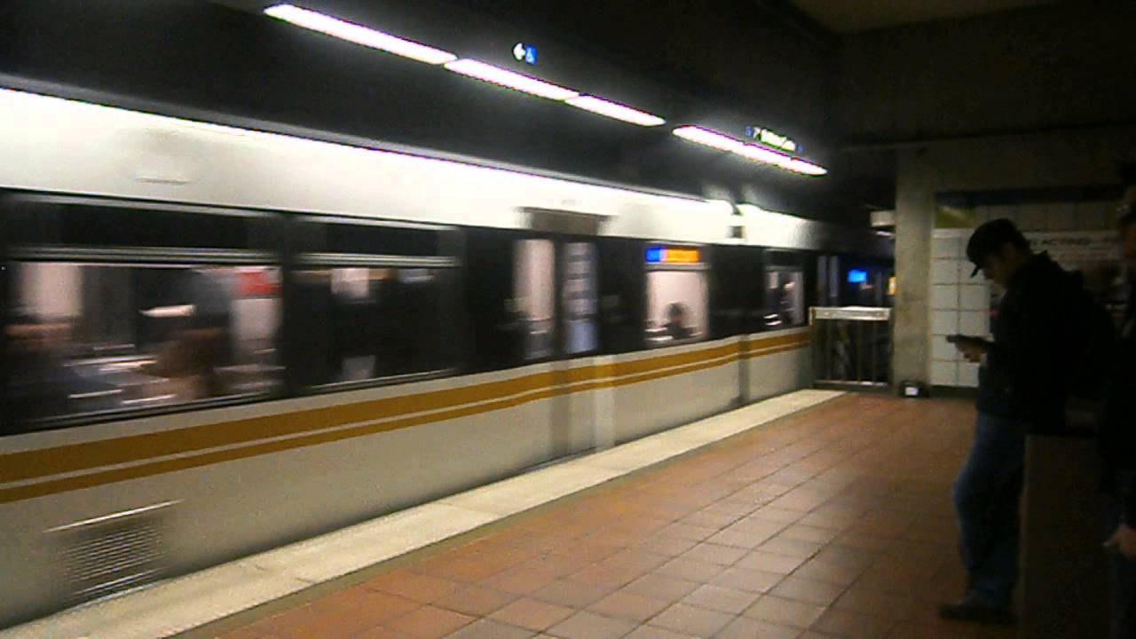 LACMTA Metro Blue Line at 7th Street/Metro Center - YouTube