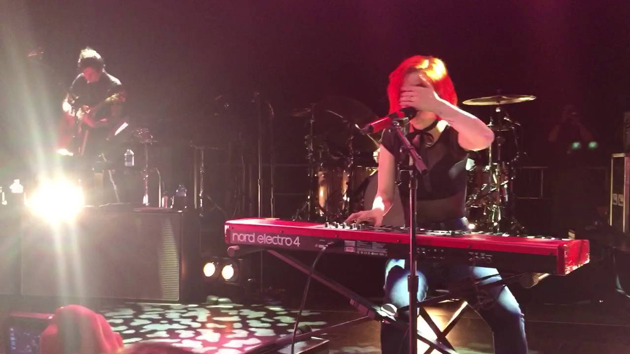 Paramore - Last Hope [Live Hilton@Play] Conrad Hilton NYC - YouTube