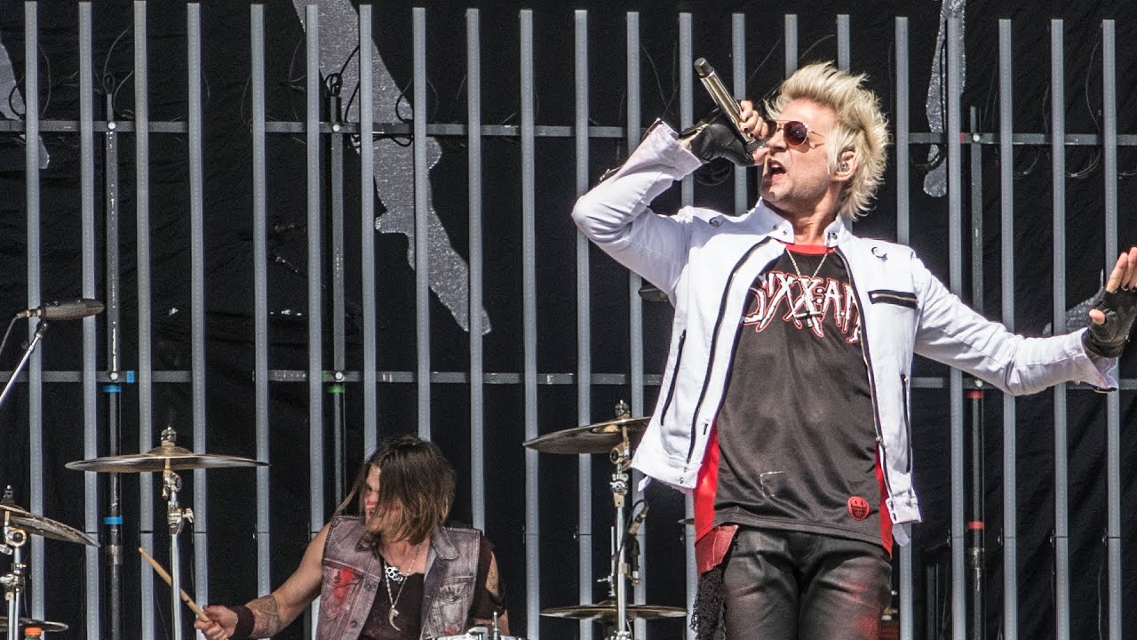 Sixx:AM - Lies Of The Beautiful People @NorthernInvasion 2016 - YouTube
