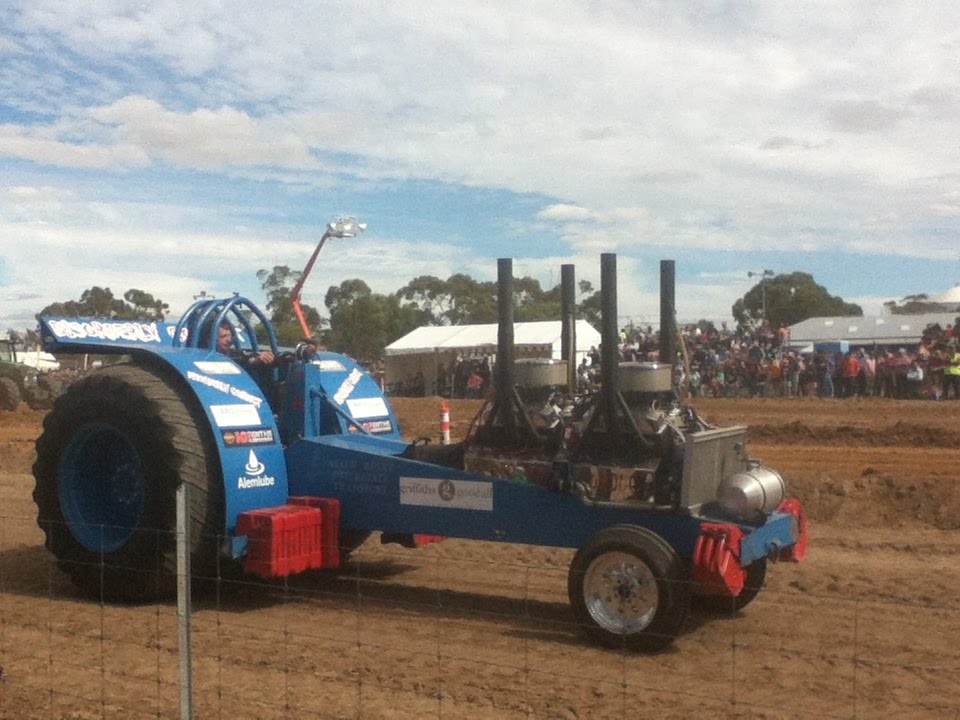 Tractor Pull , header demolition and figure 8 race - Keith South ...