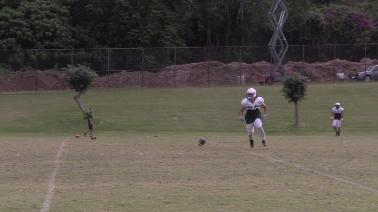Rainbow Warrior running back Genta Ito runs the gauntlet - YouTube