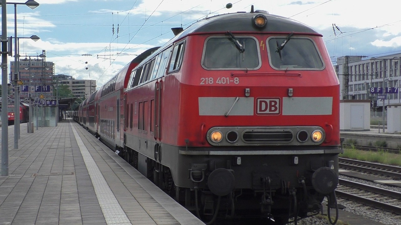 2 Diesel Locomotives w. 8 Double Decker Cars | South East Bavaria Rail ...
