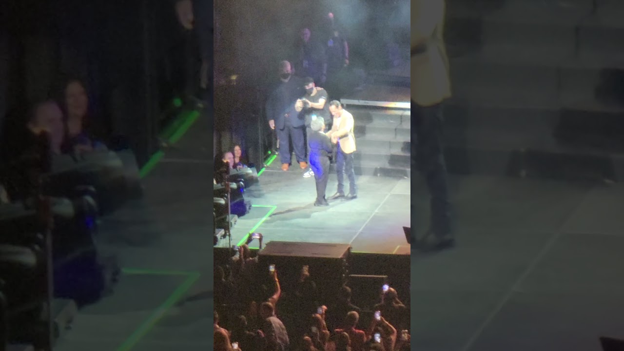 Marc Anthony dancing with a 95 yr old Super fan. - YouTube