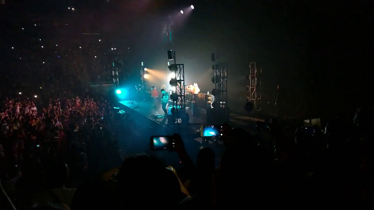 Grudges 1 - Paramore Concert Tour Live in Manila 2018 - YouTube
