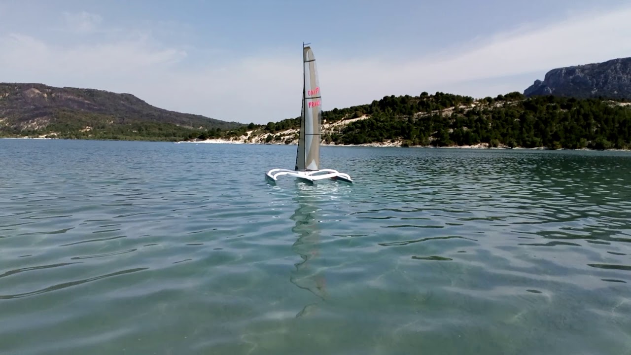 Trimaran 2 M RC - YouTube