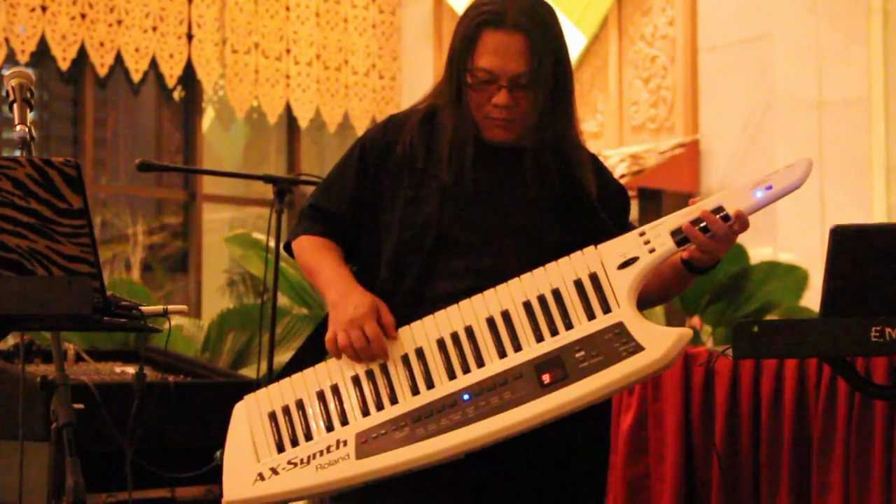 Individual Solo with Shoulder Keyboard Roland Ax-synth -Aang ...