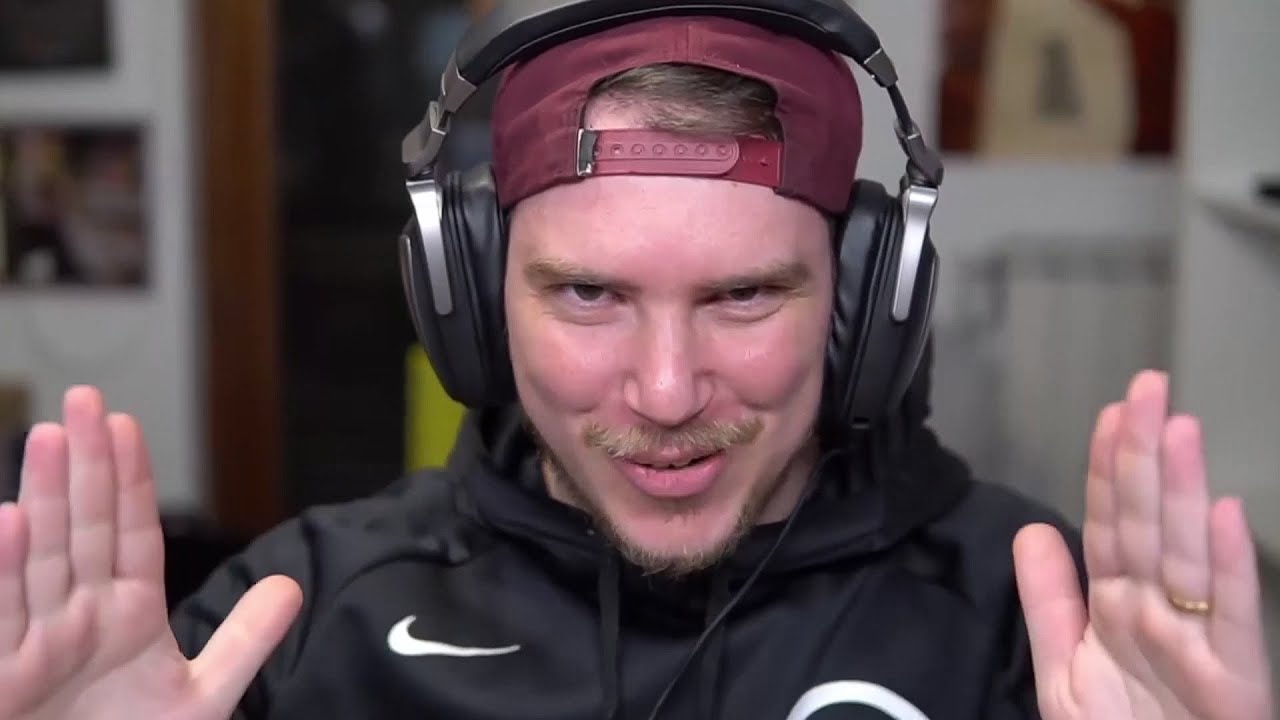 MikeShowSha offende i calciatori - YouTube