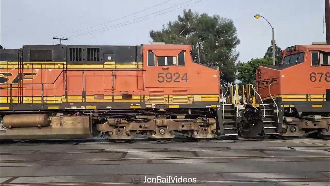 12/11/24 Pre: WB BNSF S train passes Los Nietos/SFS - YouTube