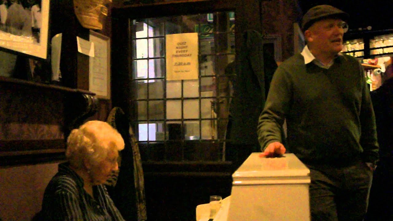 Duke of Kendal singalong Henry the eigth - YouTube