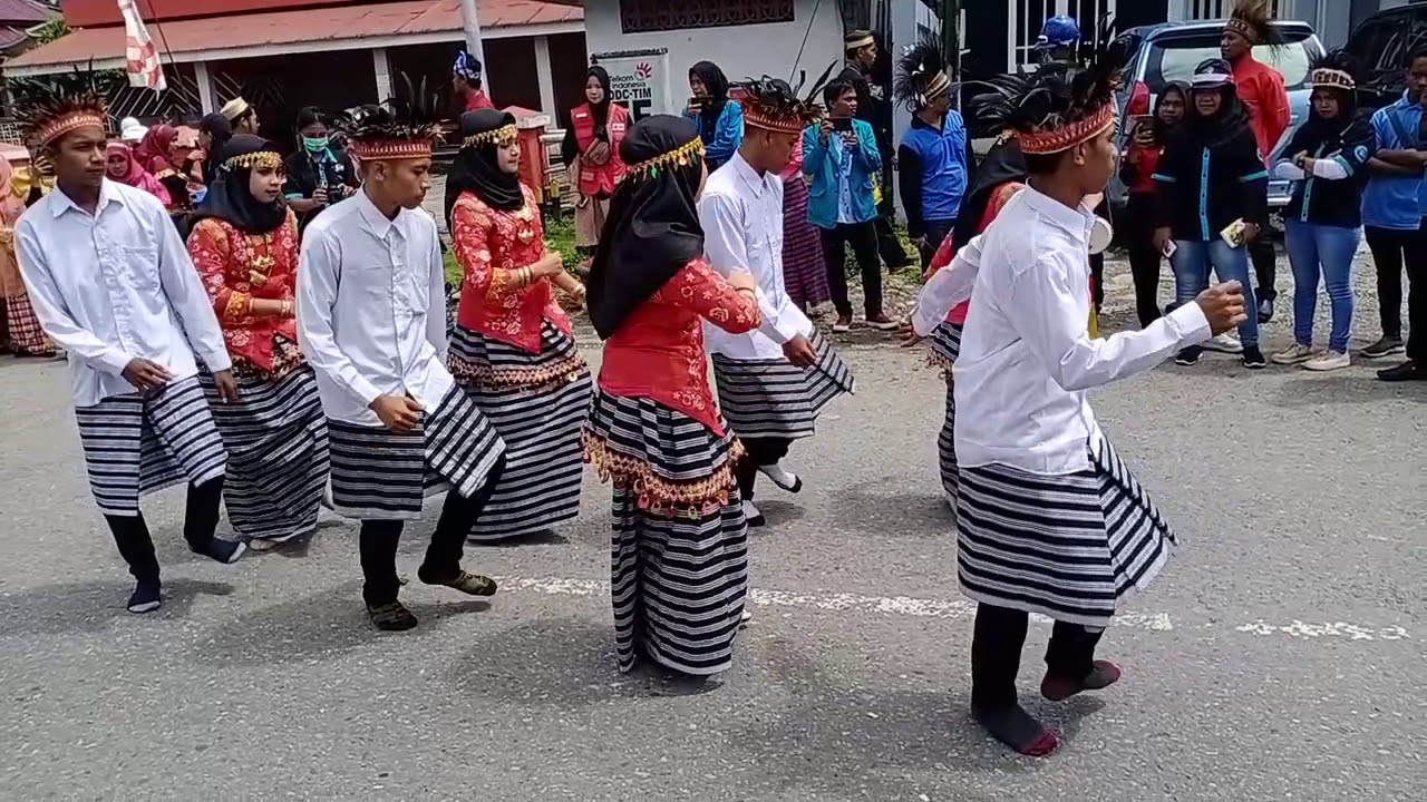Tari Balumpa Buton dalam Rangka Carnaval STIE JB - YouTube