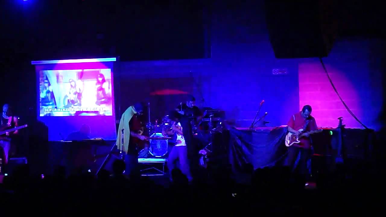 Batman è Figo (Gem Boy - Alcatraz, Milano 09.10.2010).mp4 - YouTube