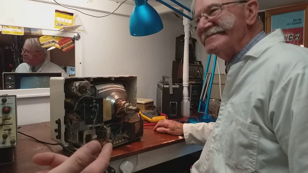 A special visit to the workshop. Mr. John Twamley. - YouTube