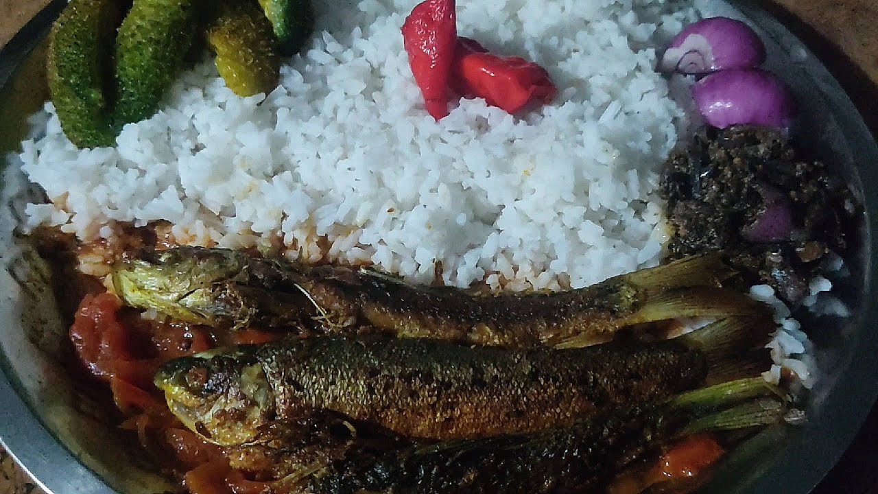 Nepali Style Fish Curry || Local Fish intestine with 2King Chilly ...