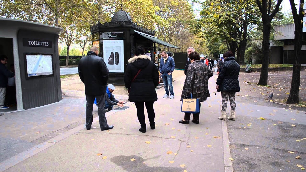 Paris ball and cup scam game BEWARE - YouTube