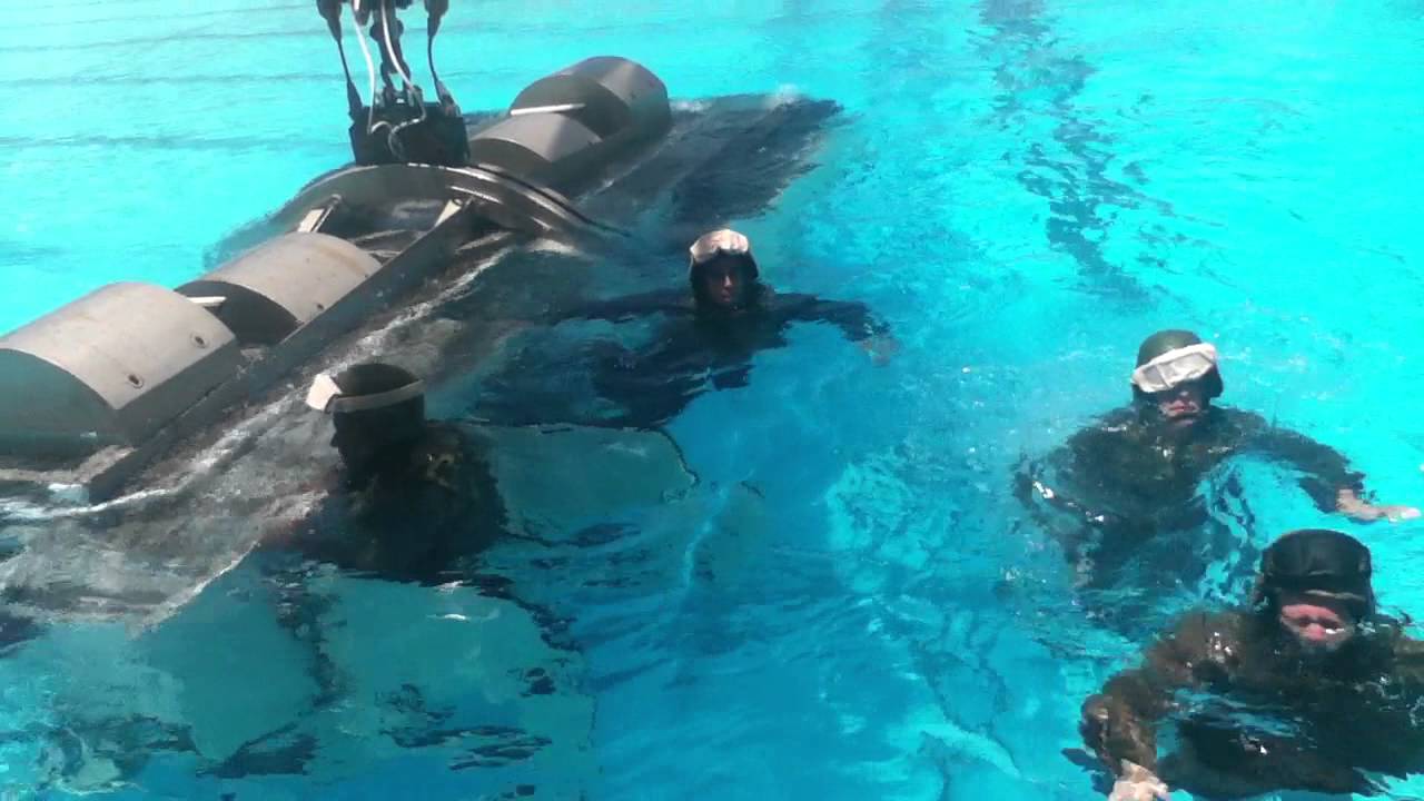 Humvee/AAV dunker training - YouTube