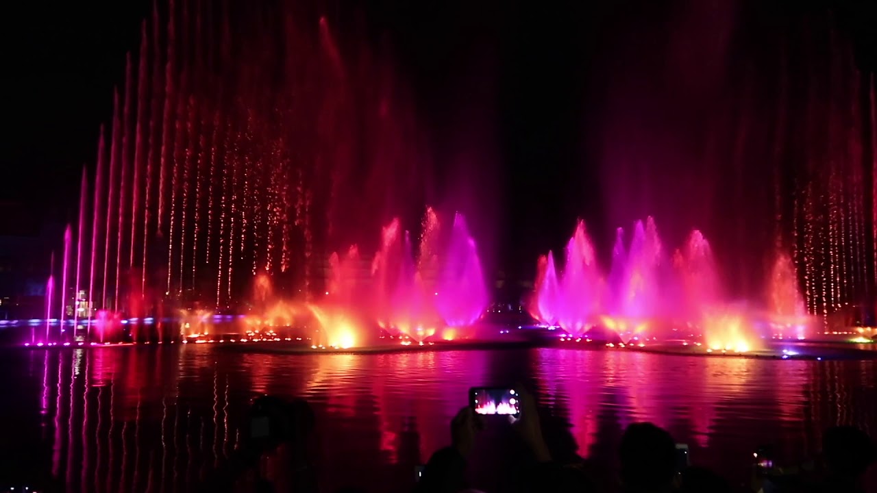 WORLD'S LARGEST MULTICOLORED DANCING WATER FOUNTAIN - YouTube