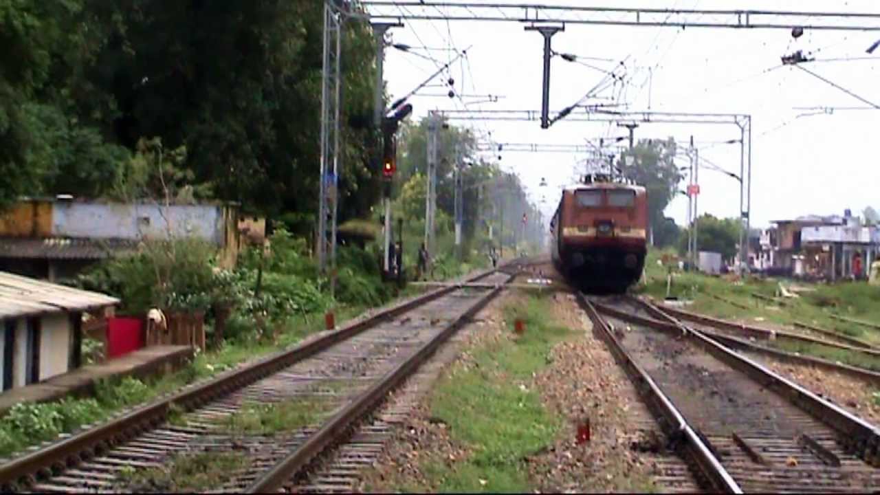 Offlink: Agra Cantt-Lucknow Junction Intercity Express with a GZB WAP-4 ...