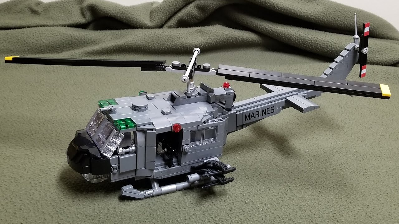 LEGO HELICOPTER - BRICKMANIA BELL UH-1(E) HUEY - VIETNAM WAR GUNSHIP ...
